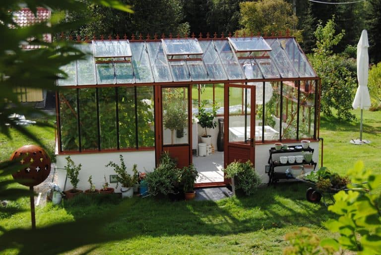 How To Build A Small Greenhouse In 8 Easy Steps