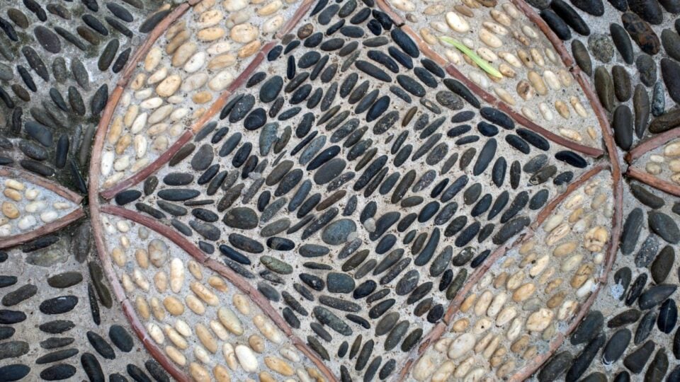 6 Low Maintenance Ideas For Landscaping With River Rock