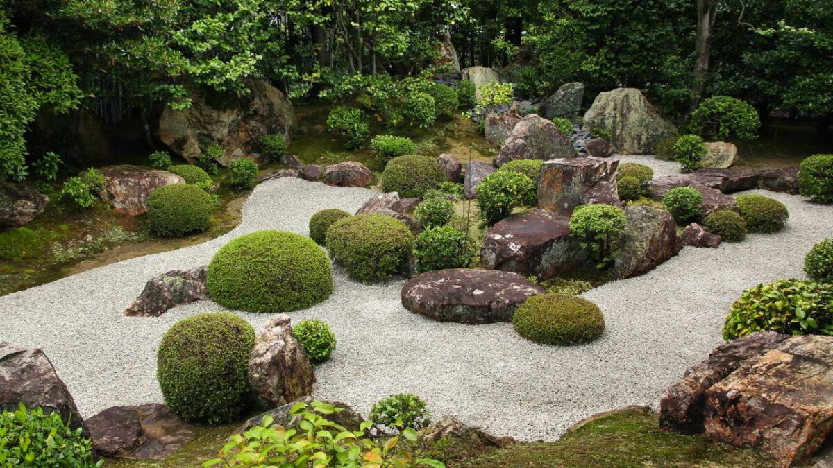 12 Fun Ideas For Landscaping With Large Rocks And Boulders