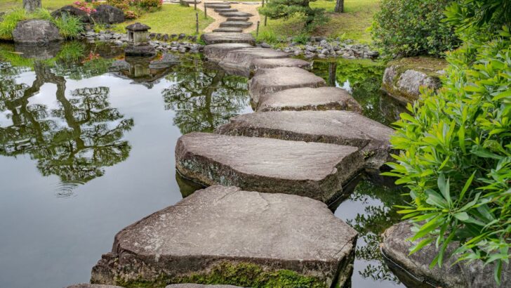 12 Fun Ideas For Landscaping With Large Rocks And Boulders