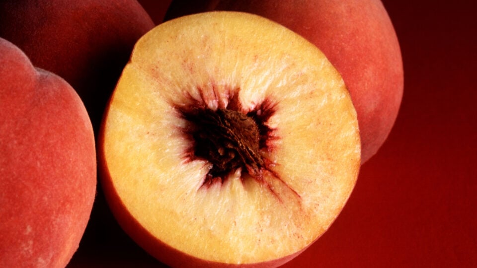 6 Delicious Ways To Preserve Peaches