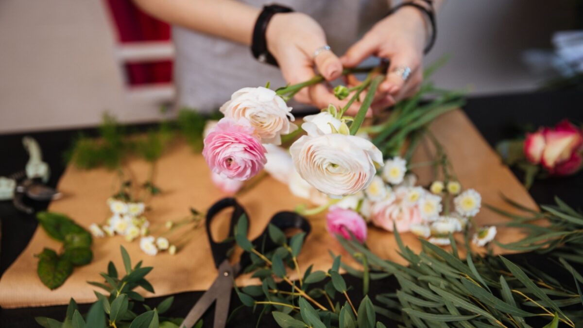 6 Methods To Dry Flowers Like A Pro
