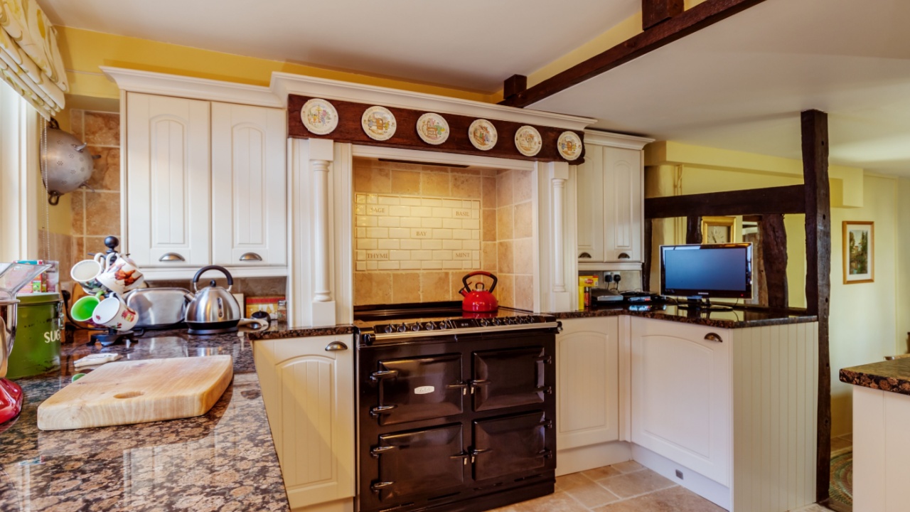 1980s Country Cottage Trends We Love Making A Comeback